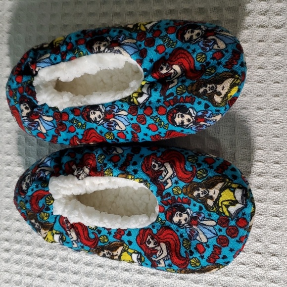 Disney | Shoes | Disney Girls Warm Slippers 9 | Poshmark